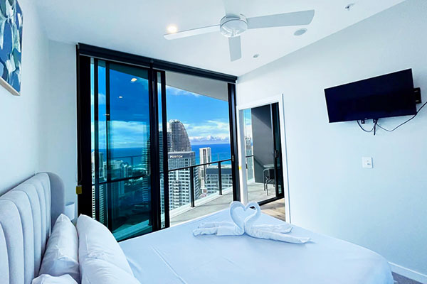 Luxury Waterfront Broadbeach Casino Apartment – Opal Realty Group